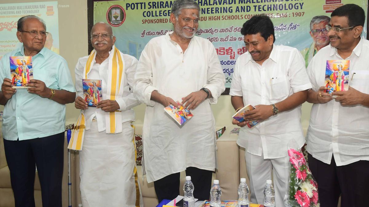 Actor Tanikella Bharani releases book at engineering college - The Hindu